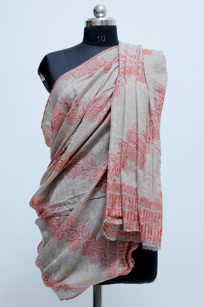 Diagonal kani design using fawn and red colour add up the designer
