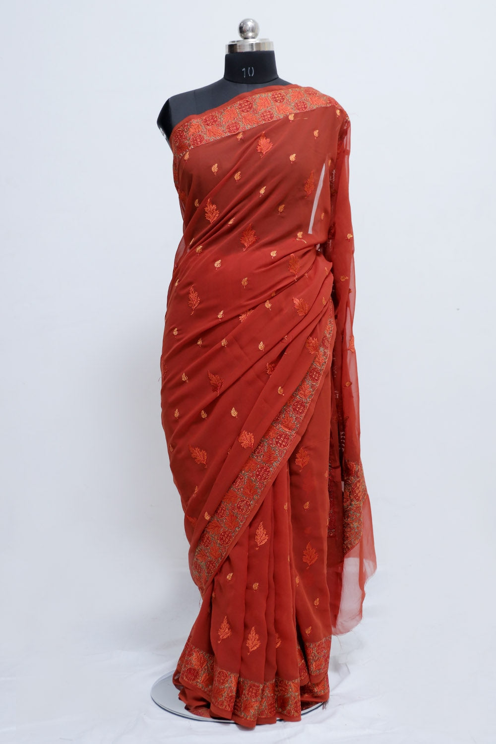 Maroon colour georgette saree looks wonderful with beautiful border