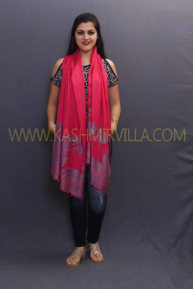 Delicate wrap along with pushia pink colour base and amazing border