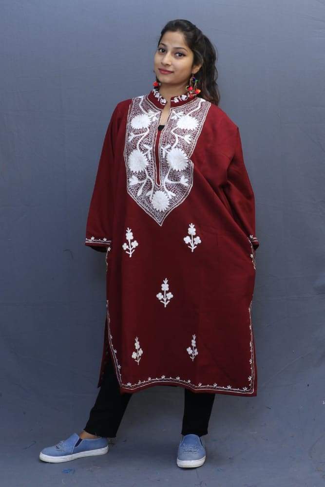 Maroon colour phiran with the beautiful combo of tilla and aari