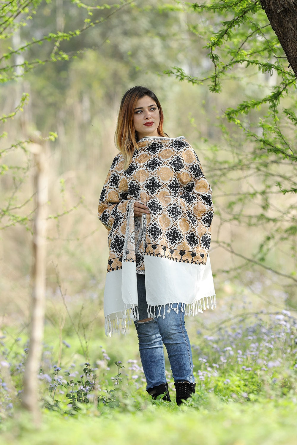 Steady pearl white colour stole with graceful dense jaal pattern